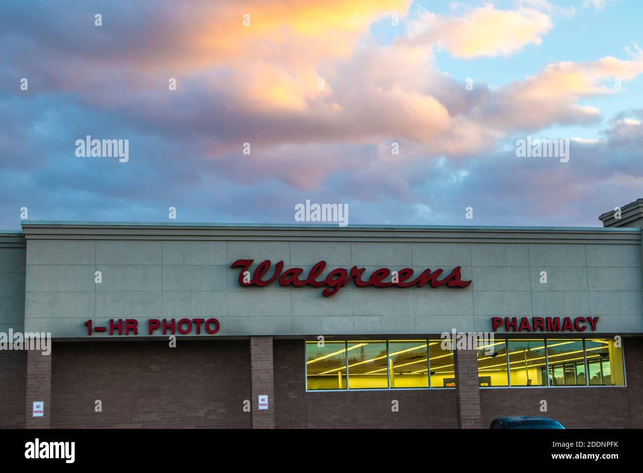 Red walgreens hi-res stock photography and images - Alamy