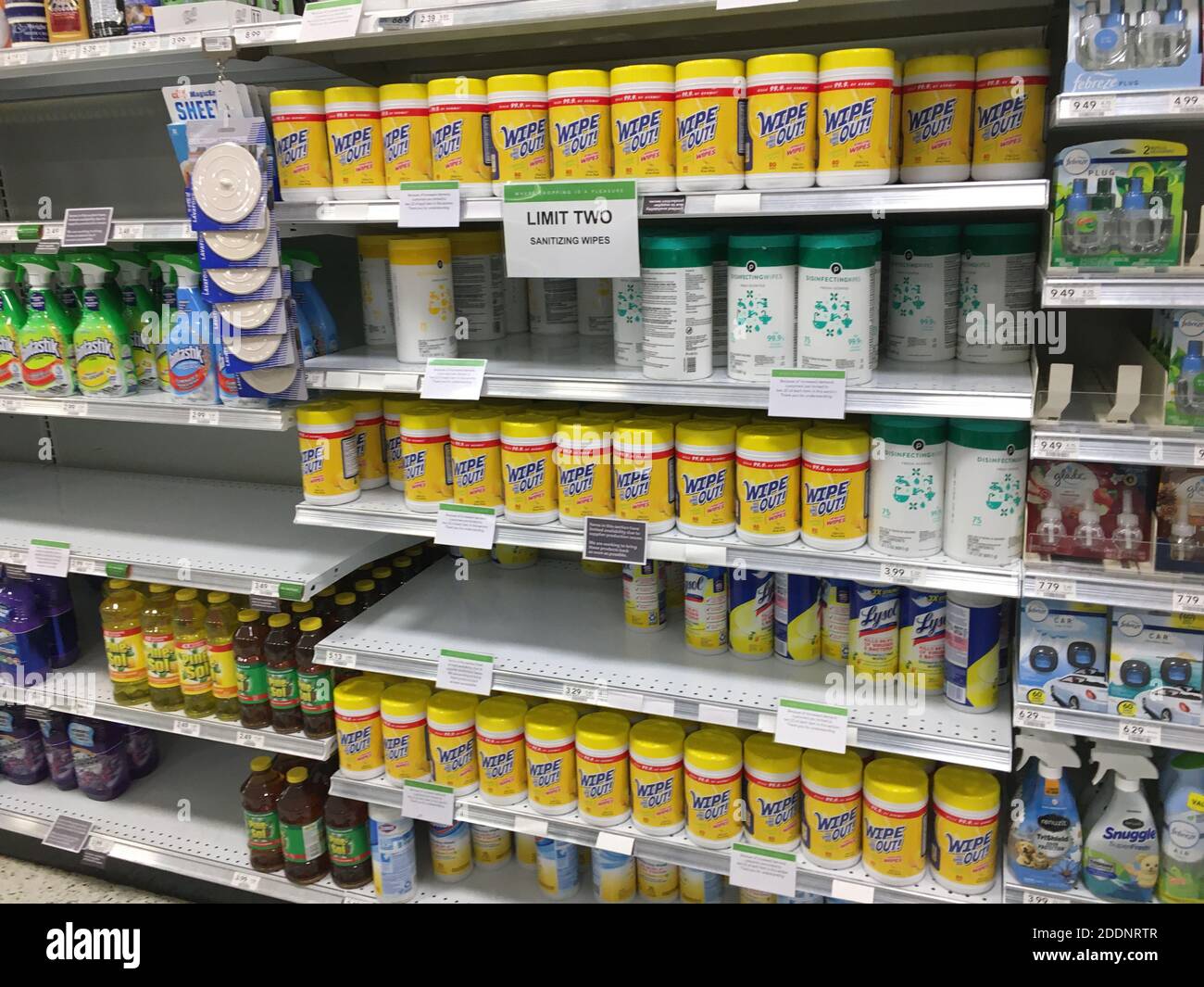 Augusta, Ga USA - 11 25 20: Publix grocery store supermarket limit ...