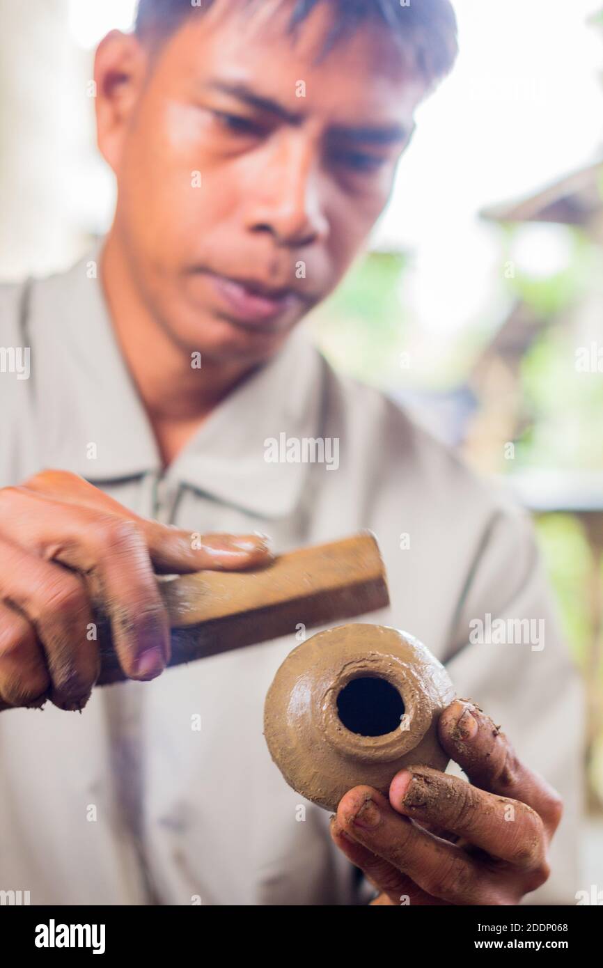 Local pottery making in Piat, Cagayan, Philippines Stock Photo - Alamy