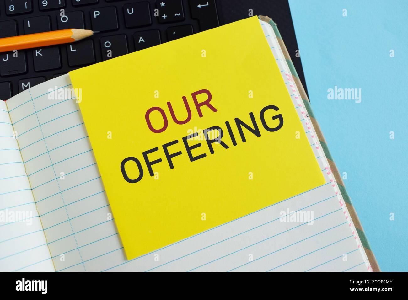 Now hiring sign showing job hi-res stock photography and images - Alamy