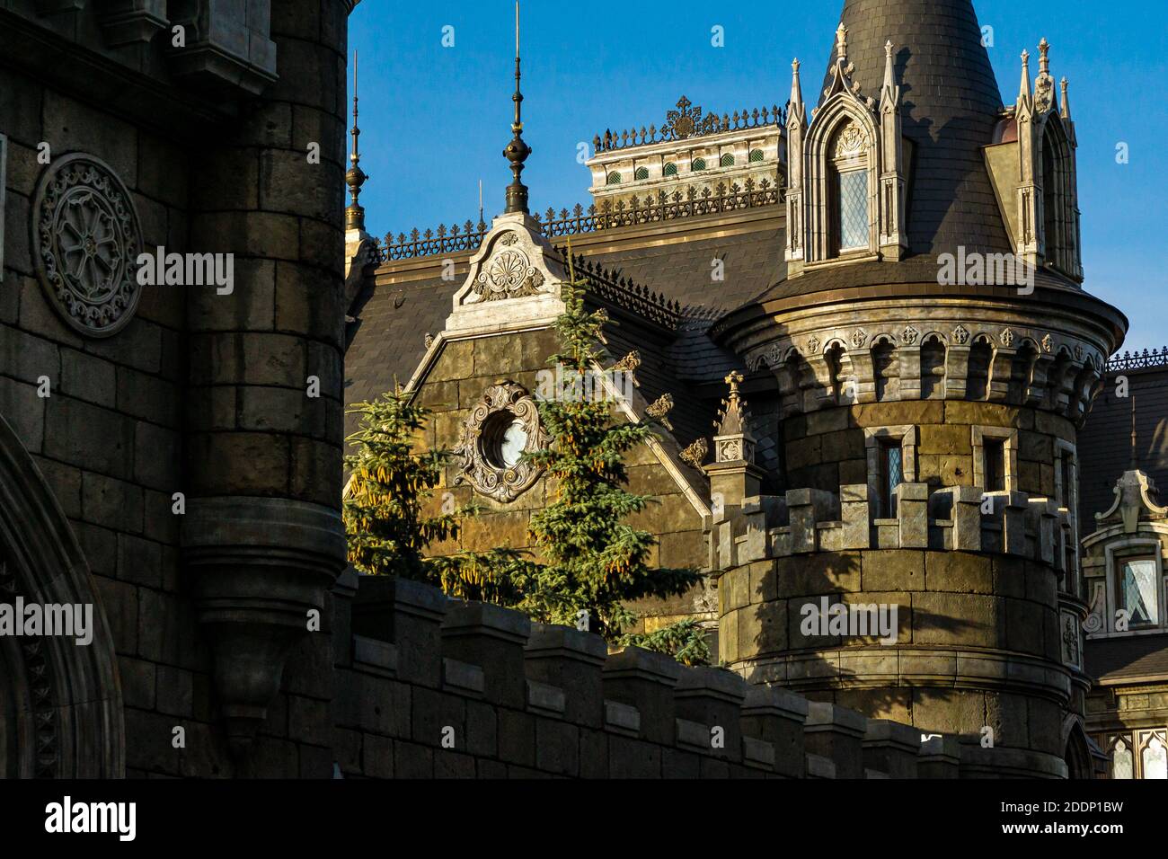 Corner tower hi-res stock photography and images - Alamy