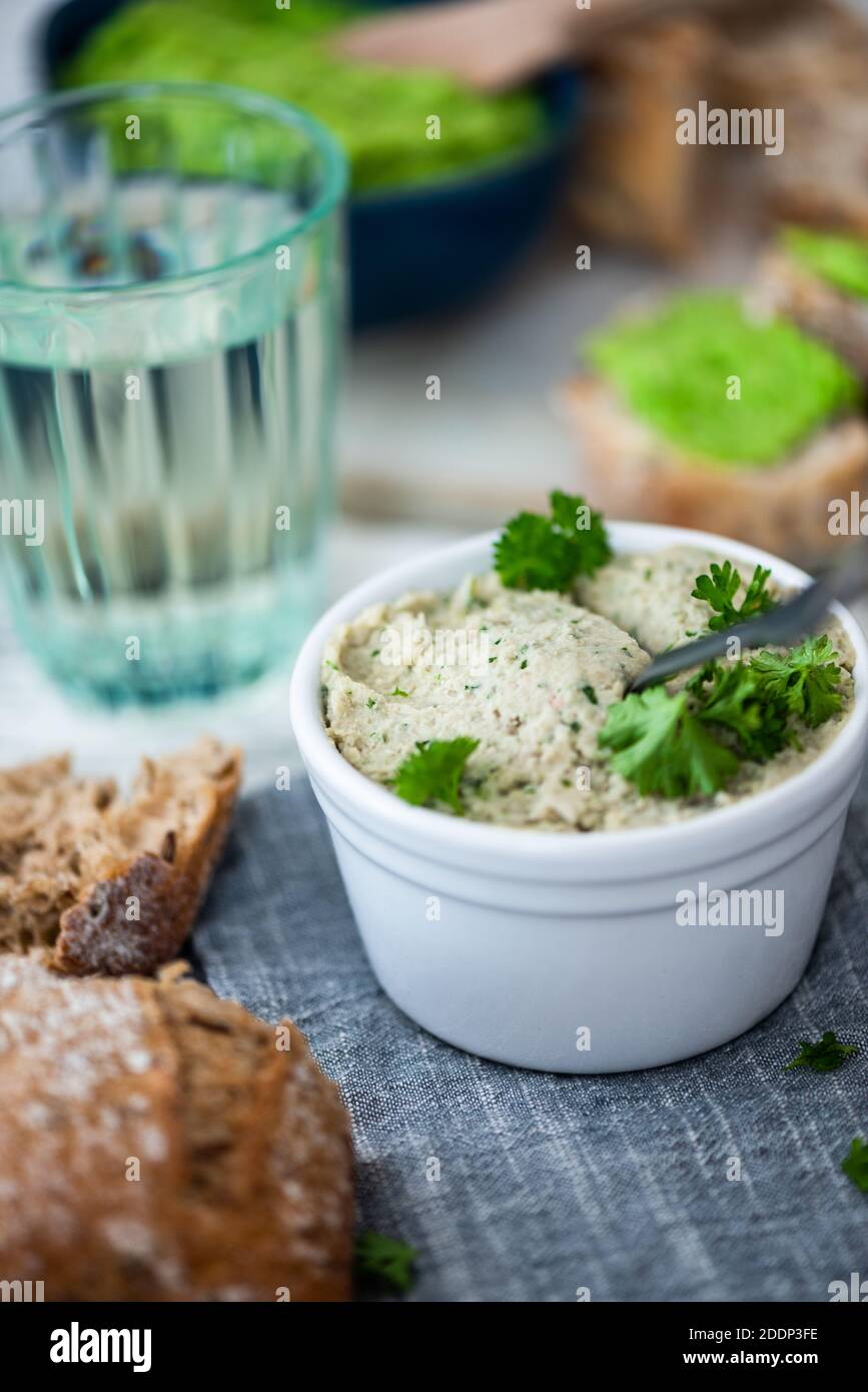 Homemade Hummus Bread Spread. Healthy Eating Stock Photo - Alamy