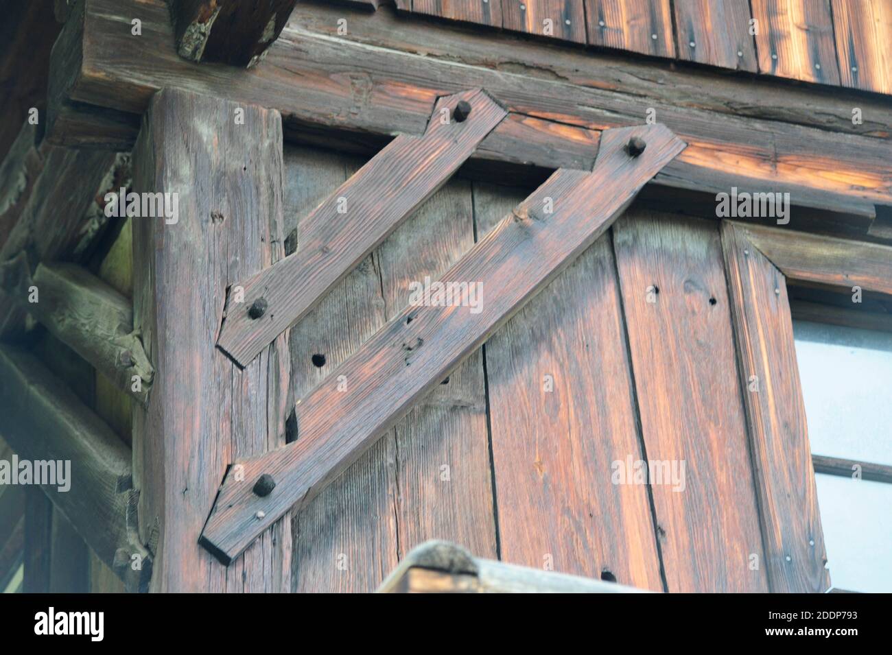 a wood connection or timber joint on a log house Stock Photo - Alamy