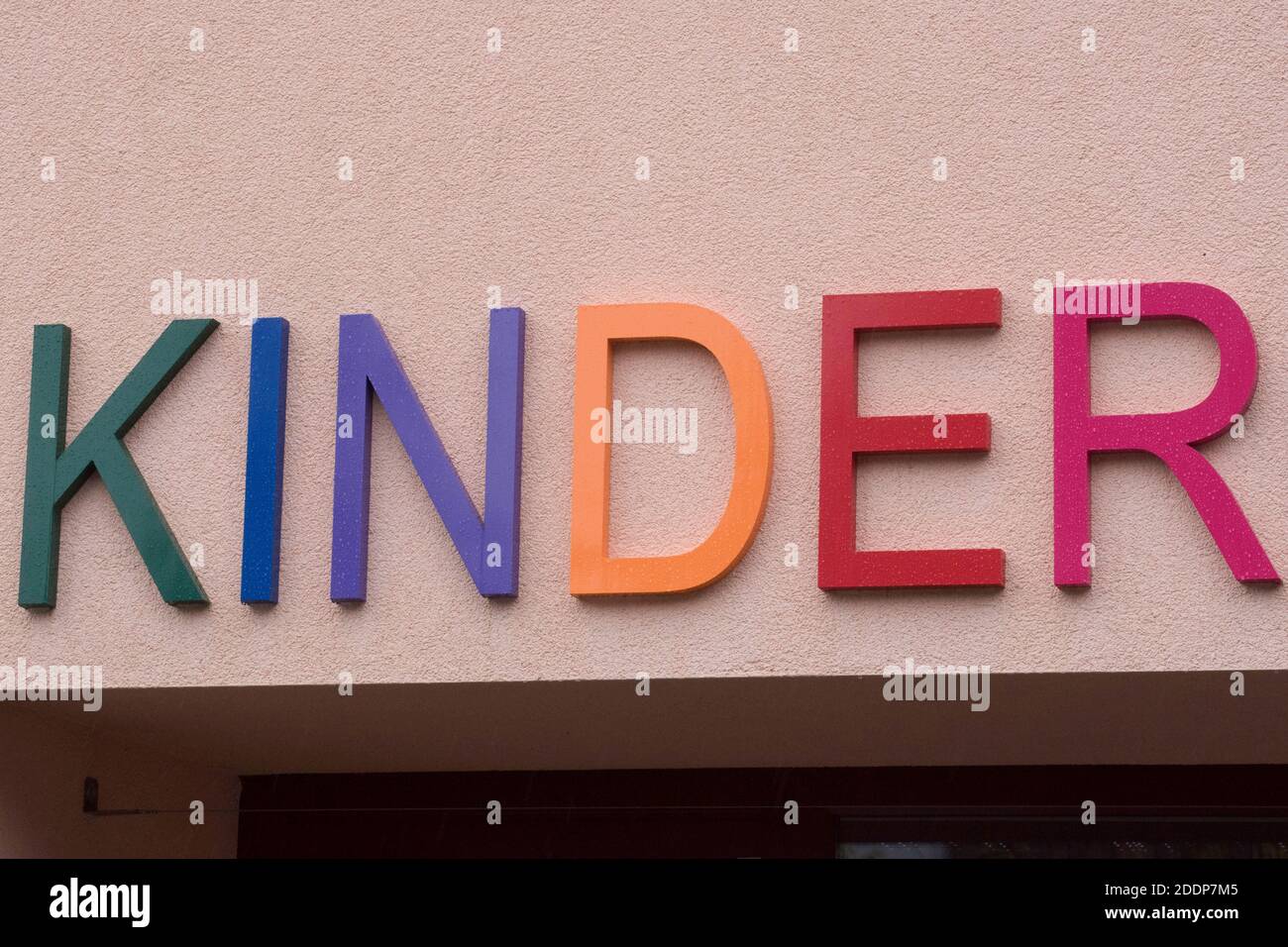 a colorful "Kinder" (children) sign on the wall of a building Stock ...