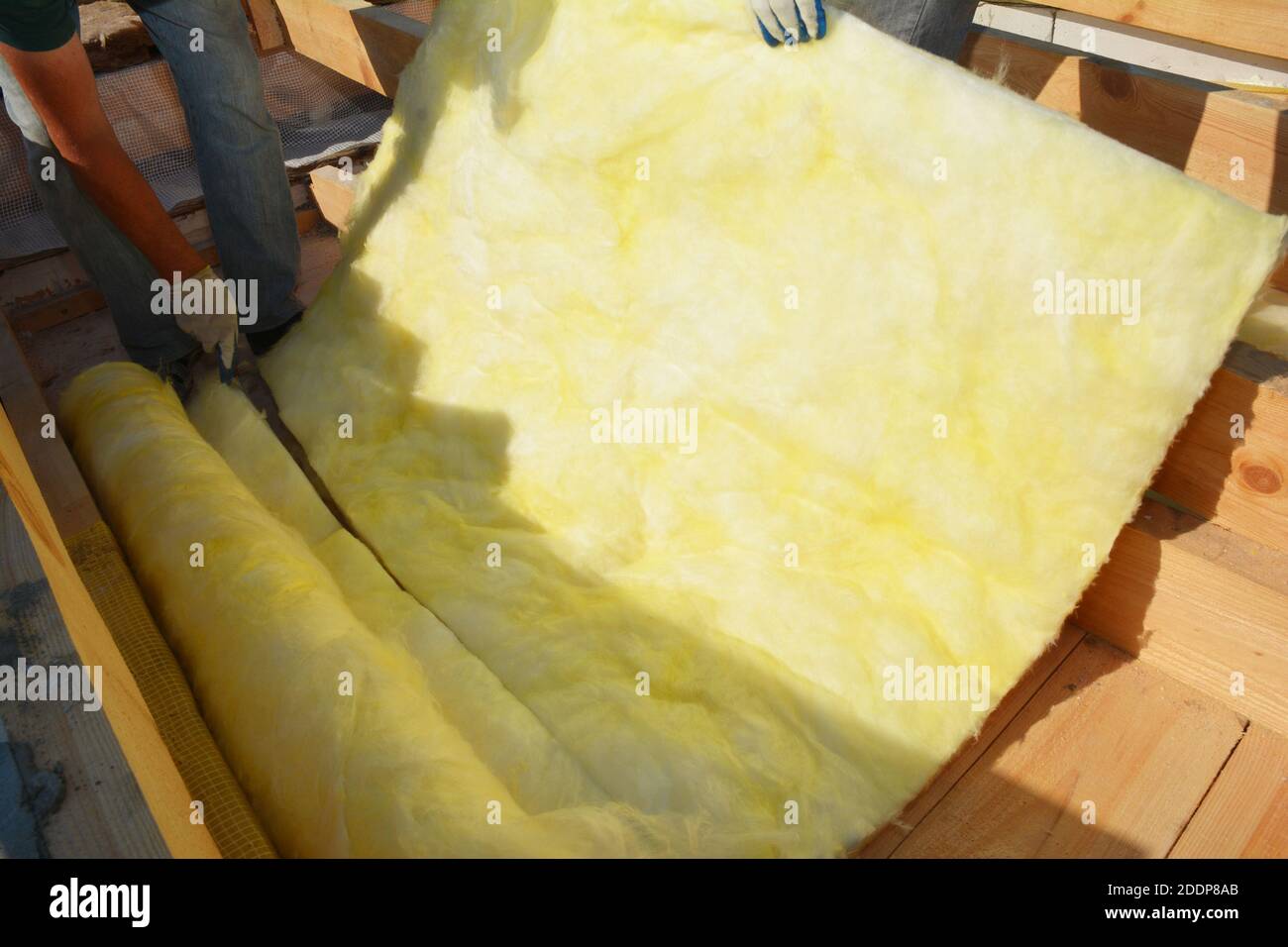 Cutting insulation hi-res stock photography and images - Alamy