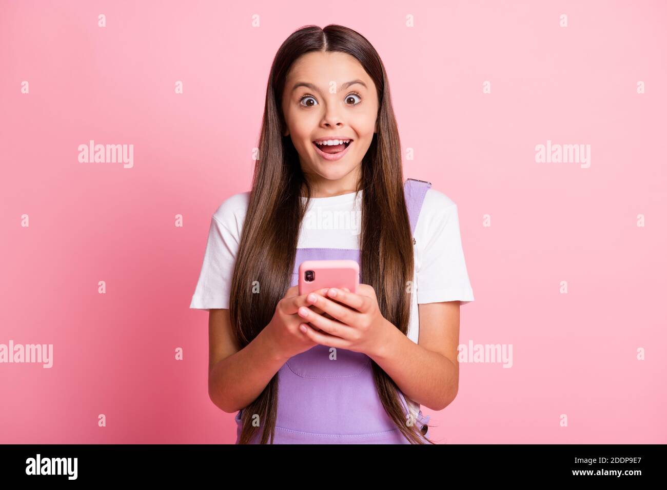 Portrait of her she nice attractive lovely pretty cheerful cheery ...