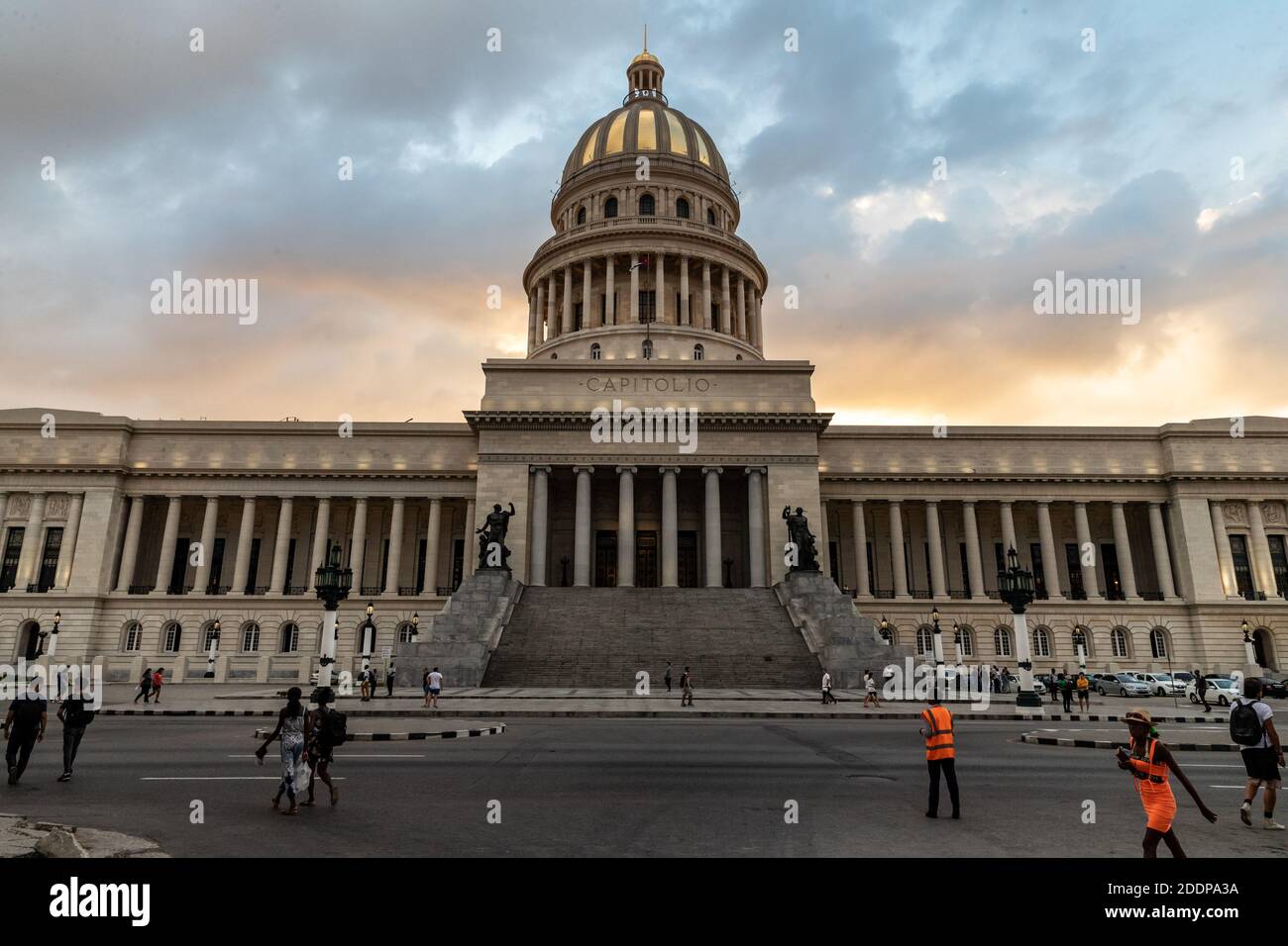 Cuba habana capitol hi-res stock photography and images - Alamy