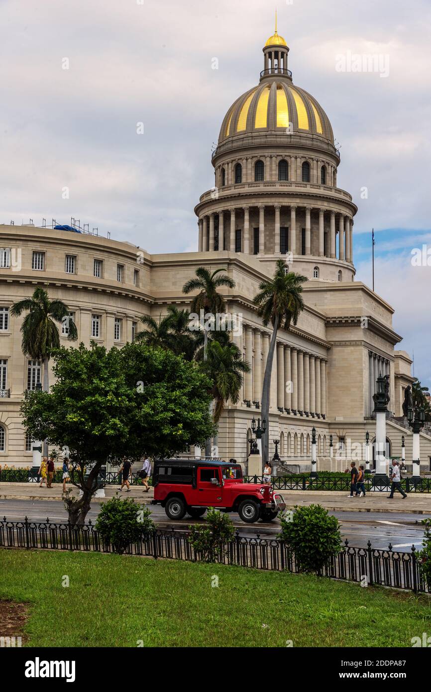 The national capitol building el capitolio hi-res stock photography and ...