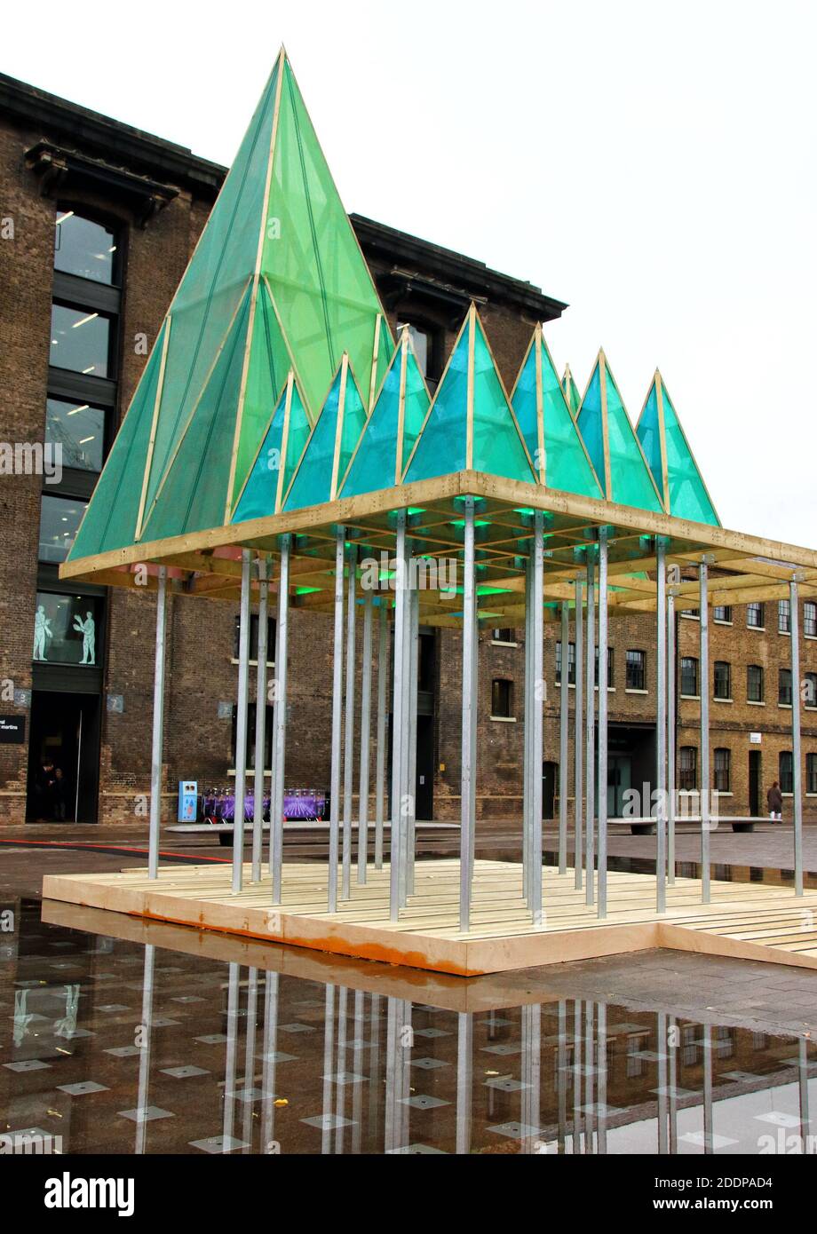 The Electric Nemeton Tree in daylight.King's Cross, London's newest ...