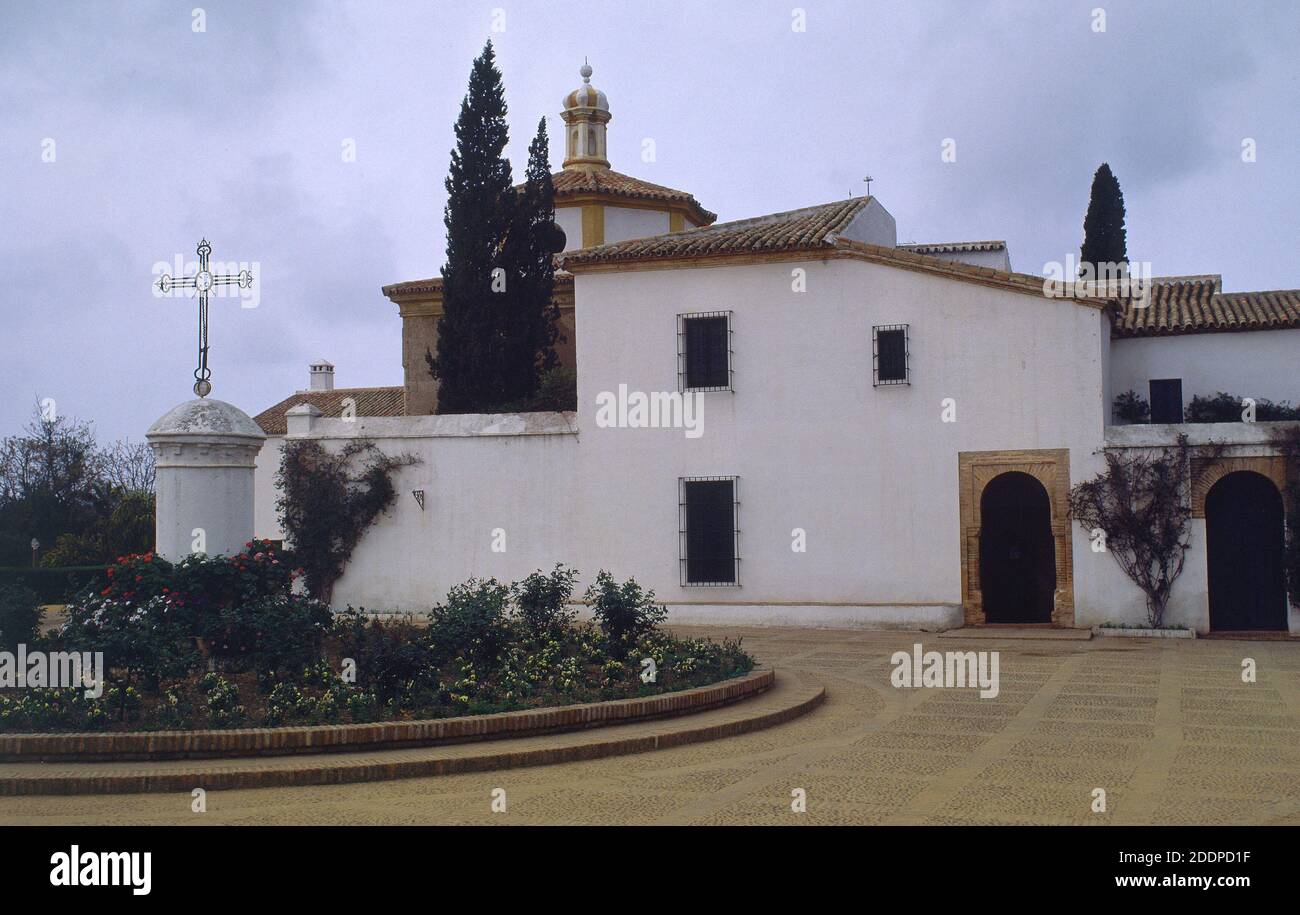 PLAZA DE ACCESO - FACHADA PRINCIPAL. Location: MONASTERIO DE LA RABIDA ...