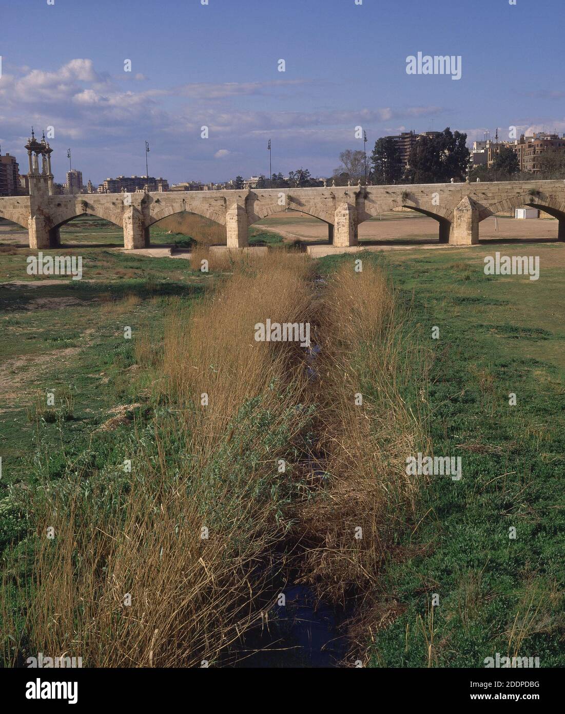 PUENTE DEL REAL Y CAUCE DEL RIO TURIA. Location: EXTERIOR. Valencia ...
