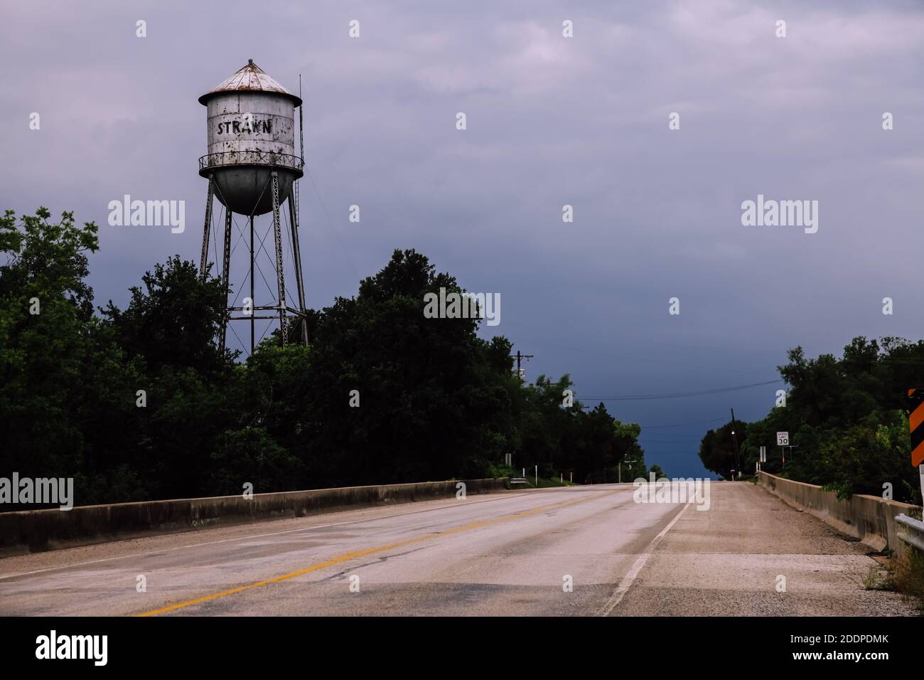 Strawn water tower hi-res stock photography and images - Alamy