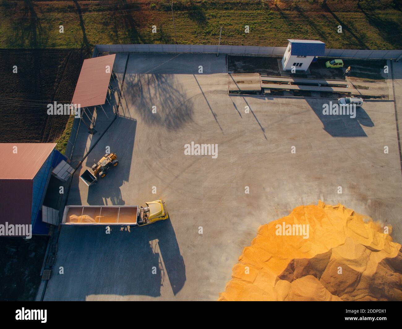 Grain warehouse hi-res stock photography and images - Alamy