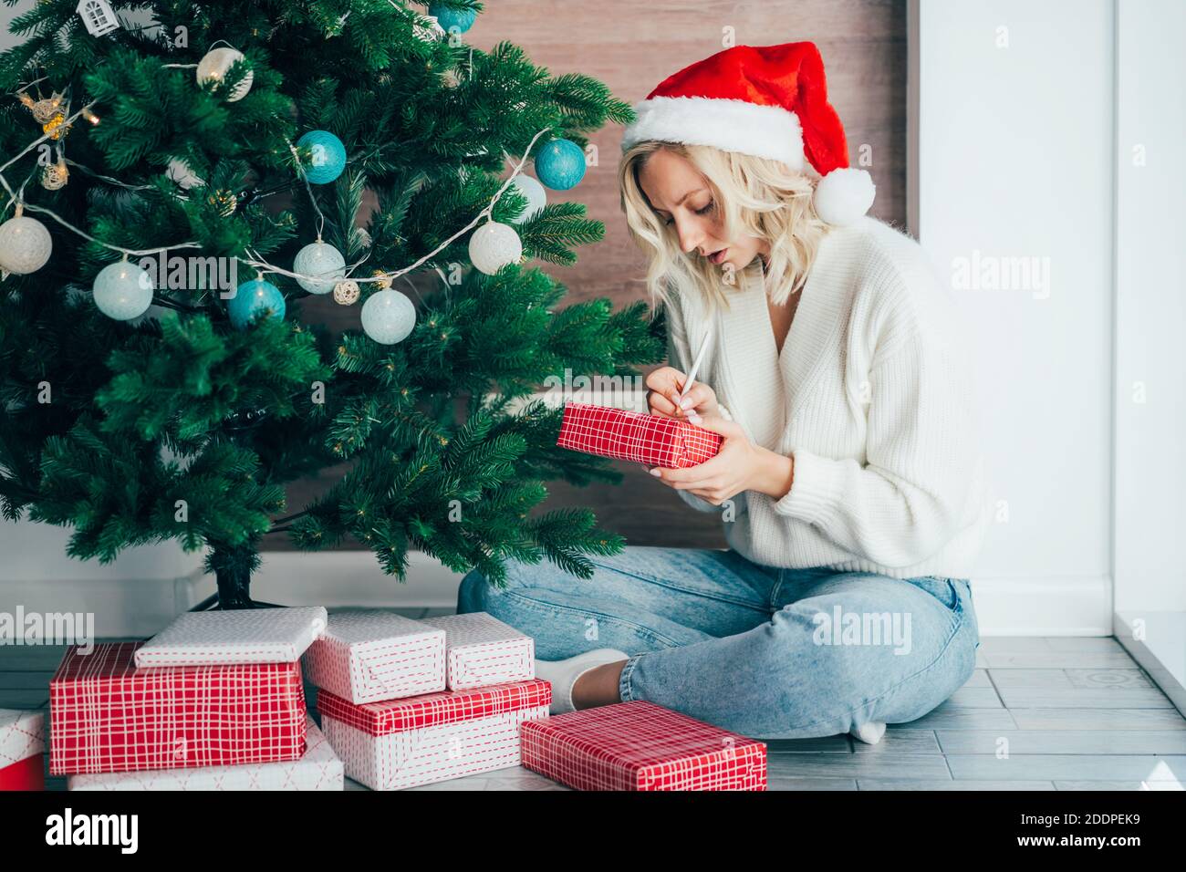 woman signs gifts Stock Photo - Alamy