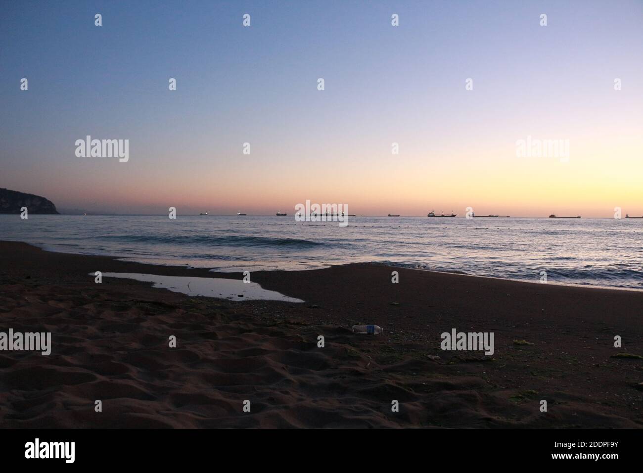 A beautiful view of the sunset over the peaceful sea Stock Photo - Alamy
