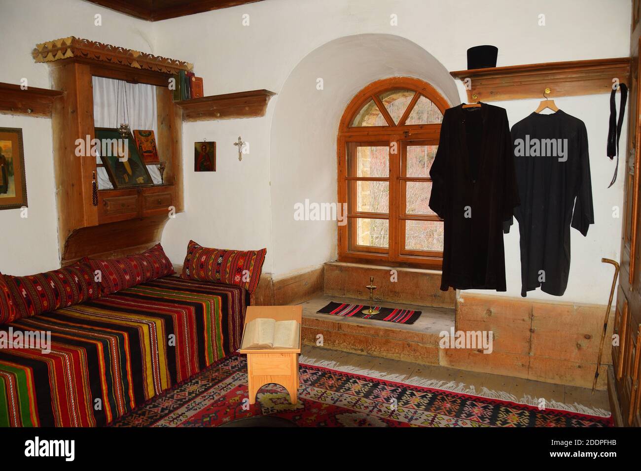 Monastic uniform hi-res stock photography and images - Alamy