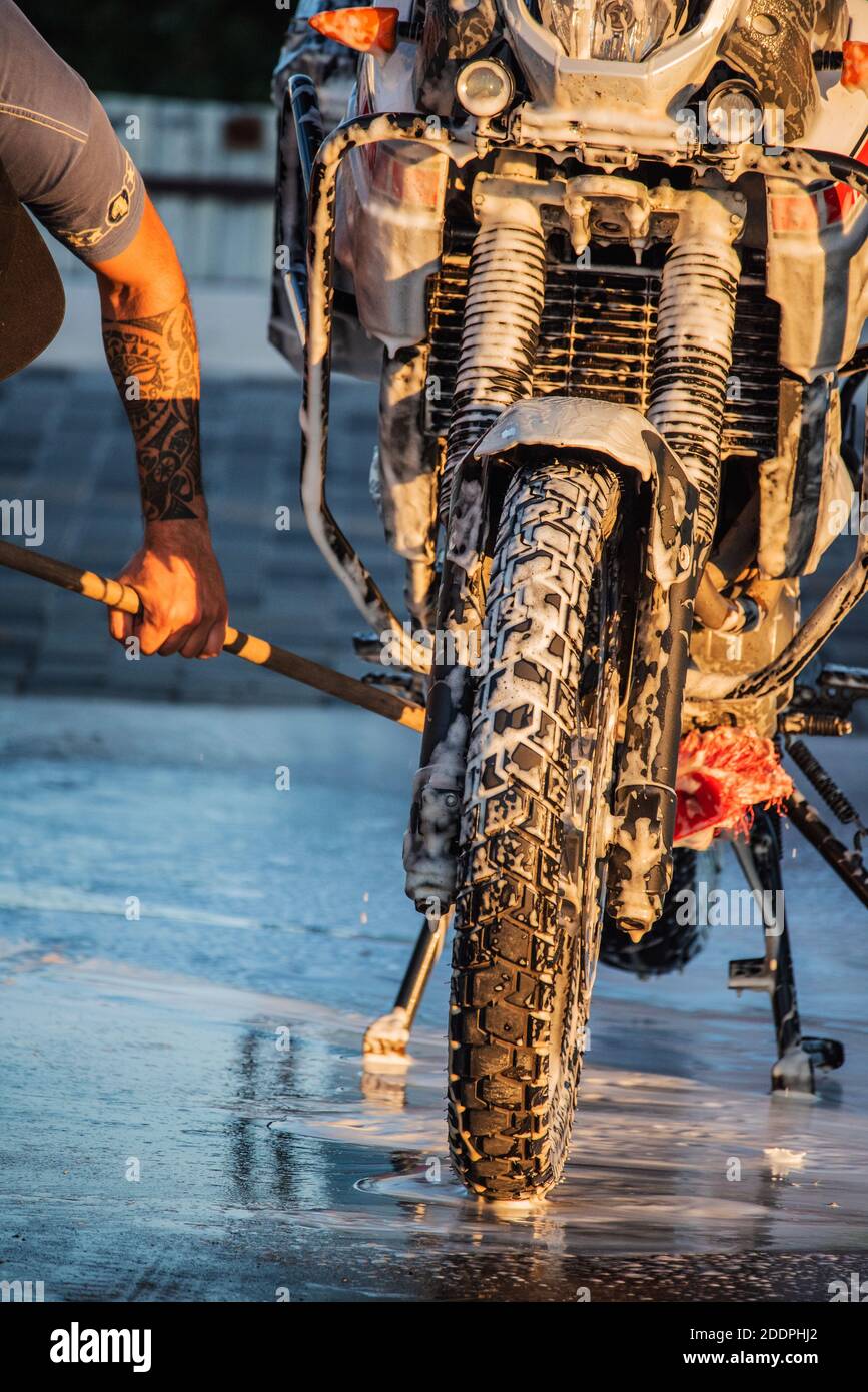 Wet motorcycle tank hi-res stock photography and images - Alamy
