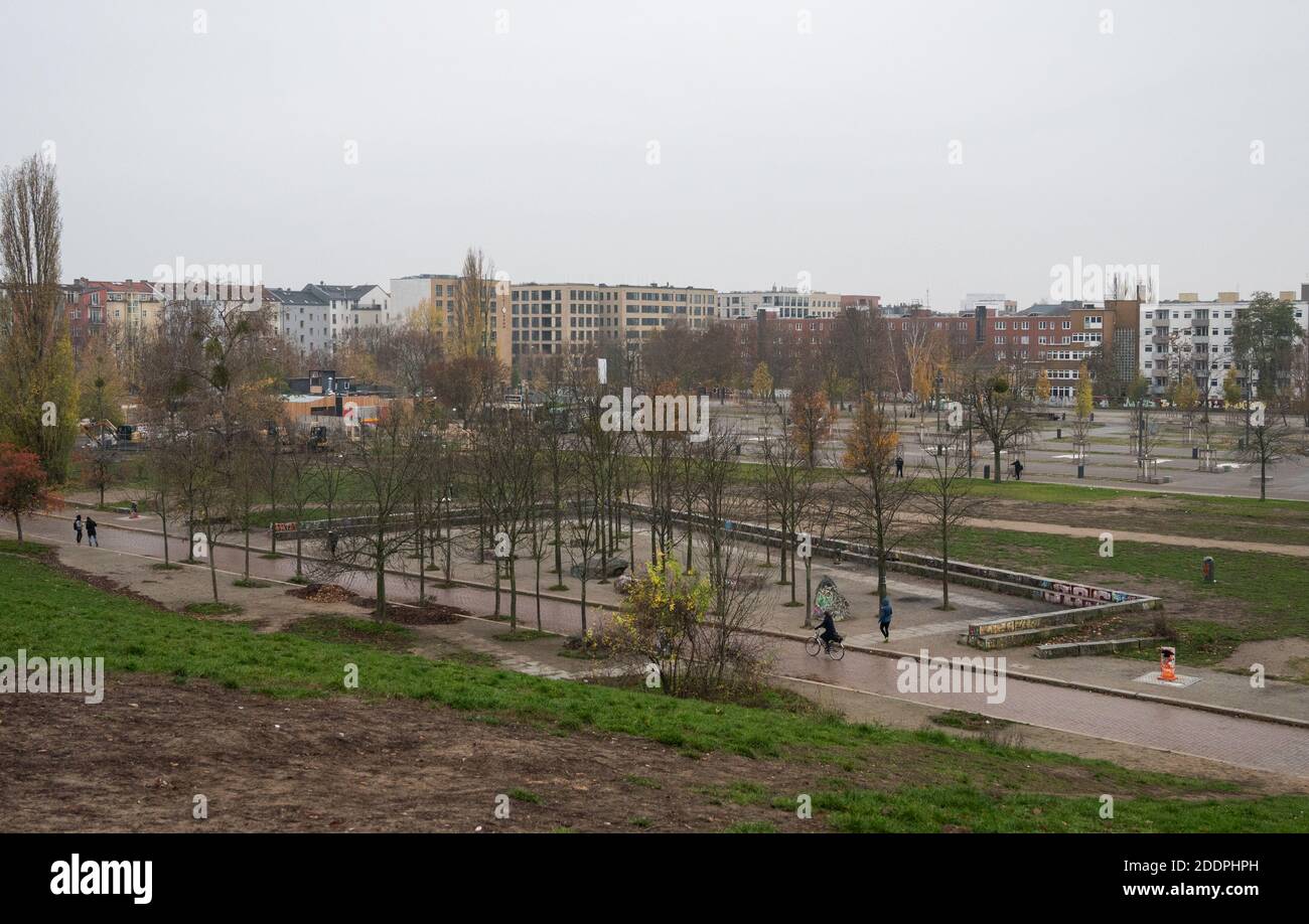 Berlin, Germany. 26th Nov, 2020. Final work is taking place in the ...