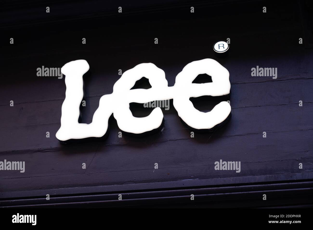 Lee jeans logo hi-res stock photography and images - Alamy