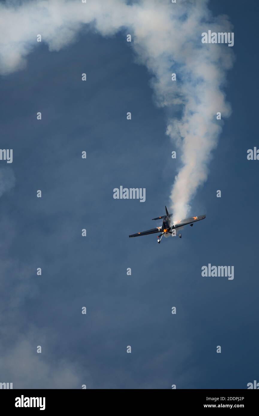 Aircraft smoke hi-res stock photography and images - Alamy