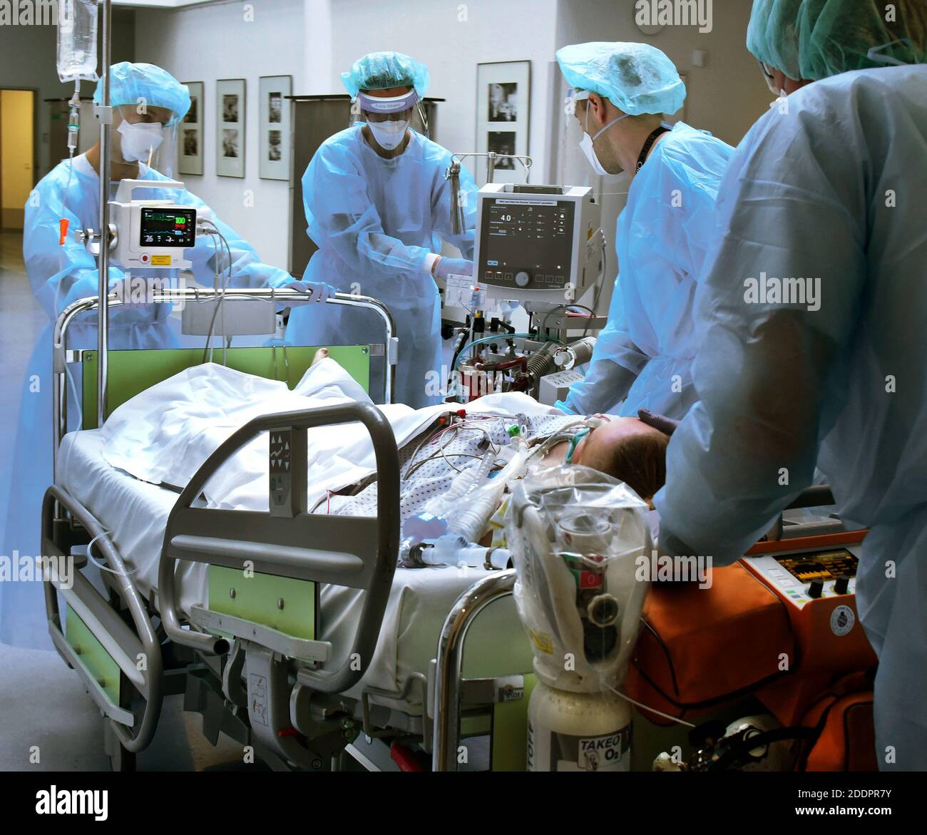 17 November 2020, Saxony, Leipzig: In the Covid ward, an area of the ...