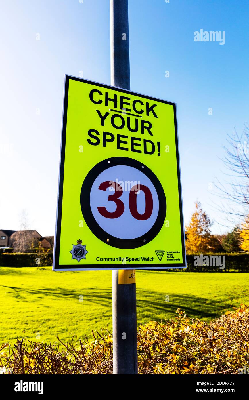30mph sign hi-res stock photography and images - Alamy