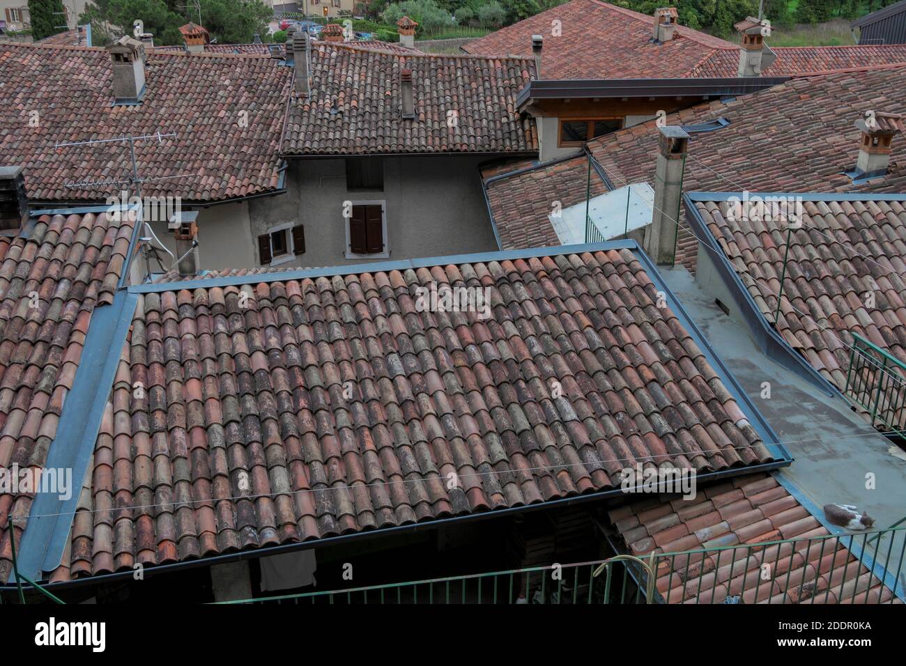 View of brick tiled roofs in a small town in Italy Stock Photo - Alamy