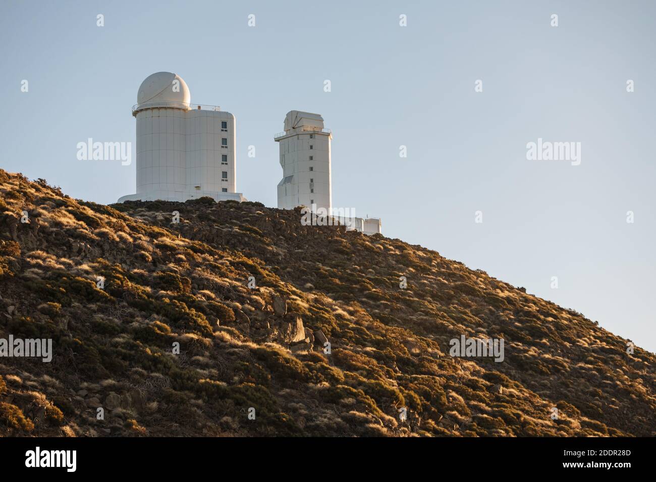 Slooh Teide Observatory. Clear cloudless sky Stock Photo - Alamy