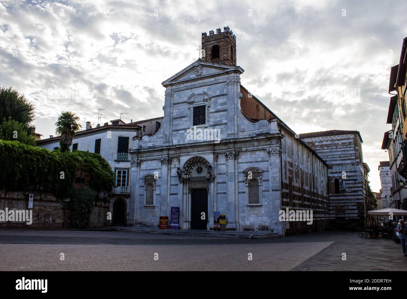 Old door in lucca italy hi-res stock photography and images - Alamy