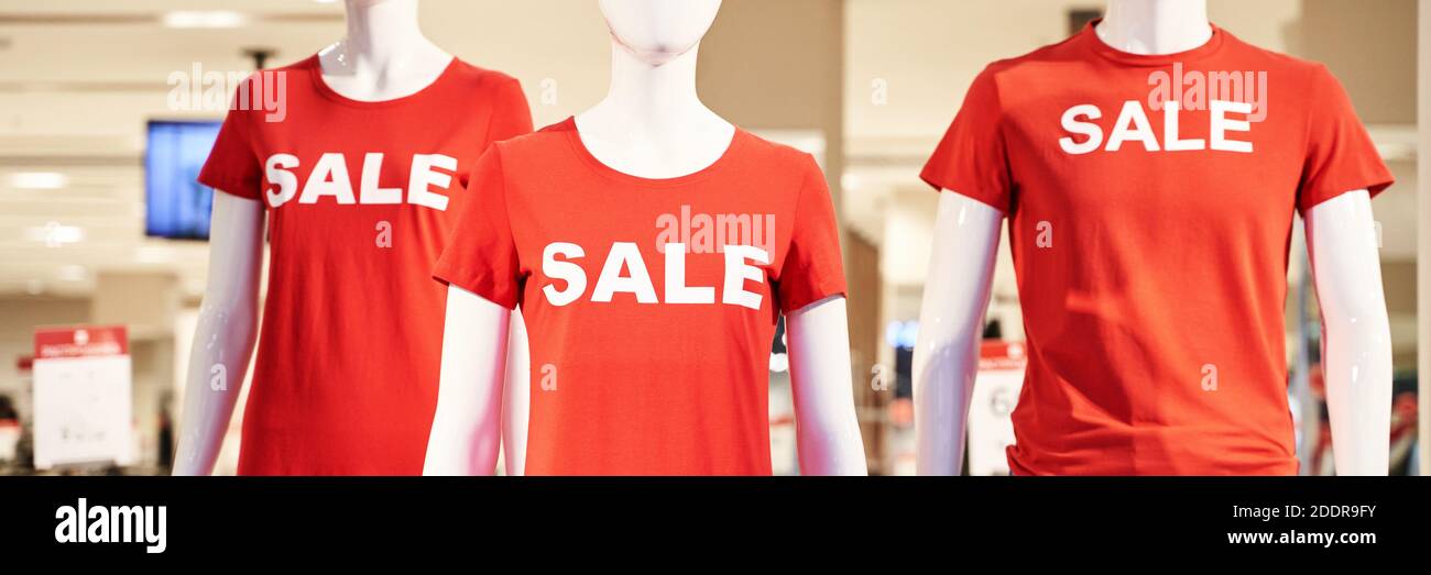Sale red sign at mall. Discount concept Stock Photo - Alamy