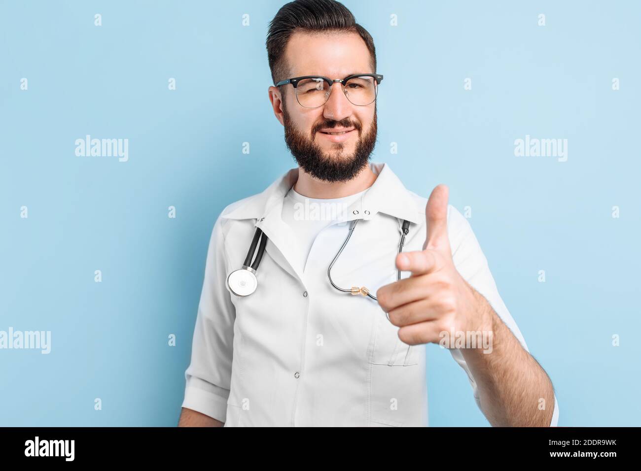 Doctor stands hi-res stock photography and images - Alamy