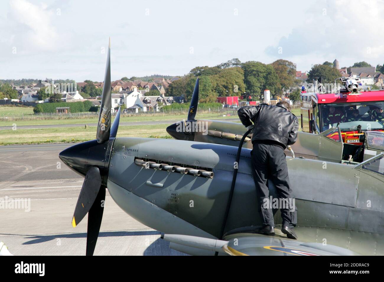 World war two refueling hi-res stock photography and images - Alamy