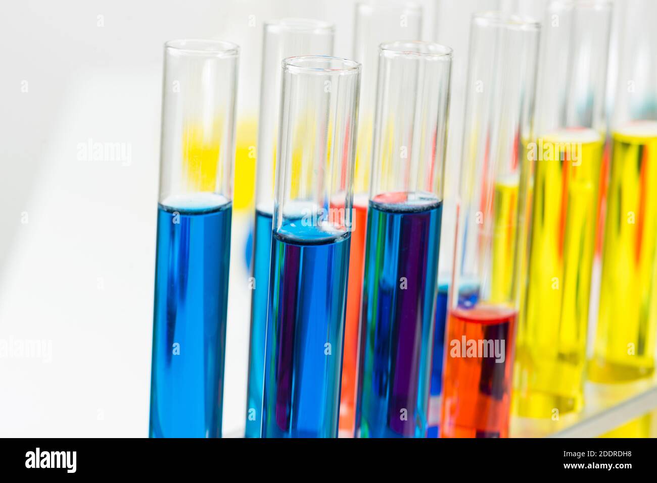 Analysis and synthesis hi-res stock photography and images - Alamy