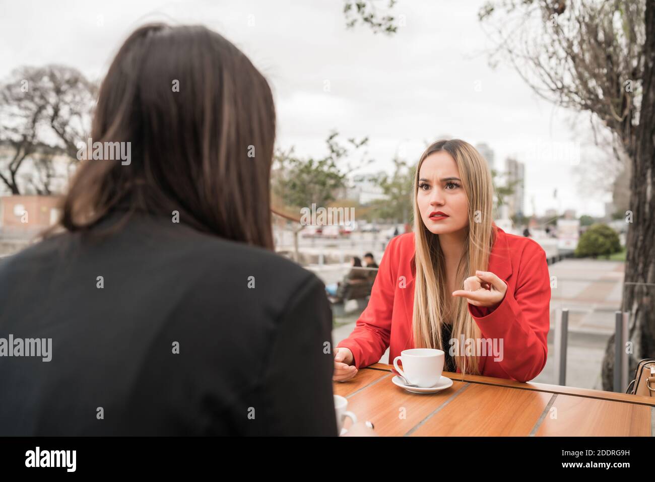 Two friends talking serious hi-res stock photography and images - Alamy