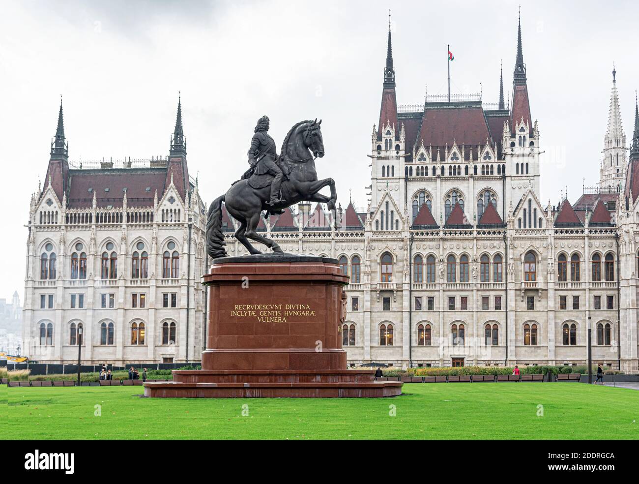 The square in front of the parliament in the capital of Hungary, the ...