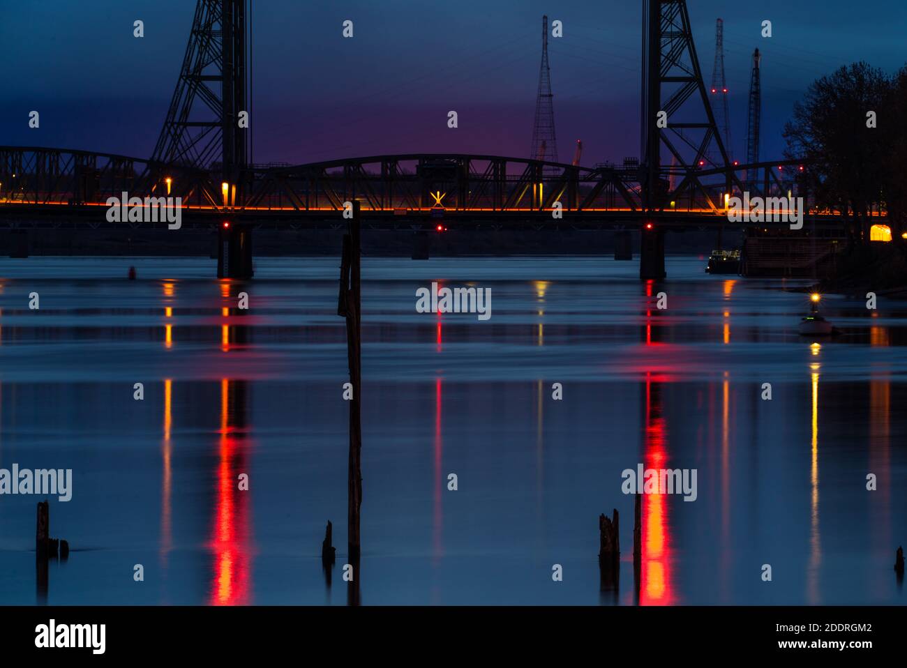 Columbia river interstate bridge hi-res stock photography and images ...