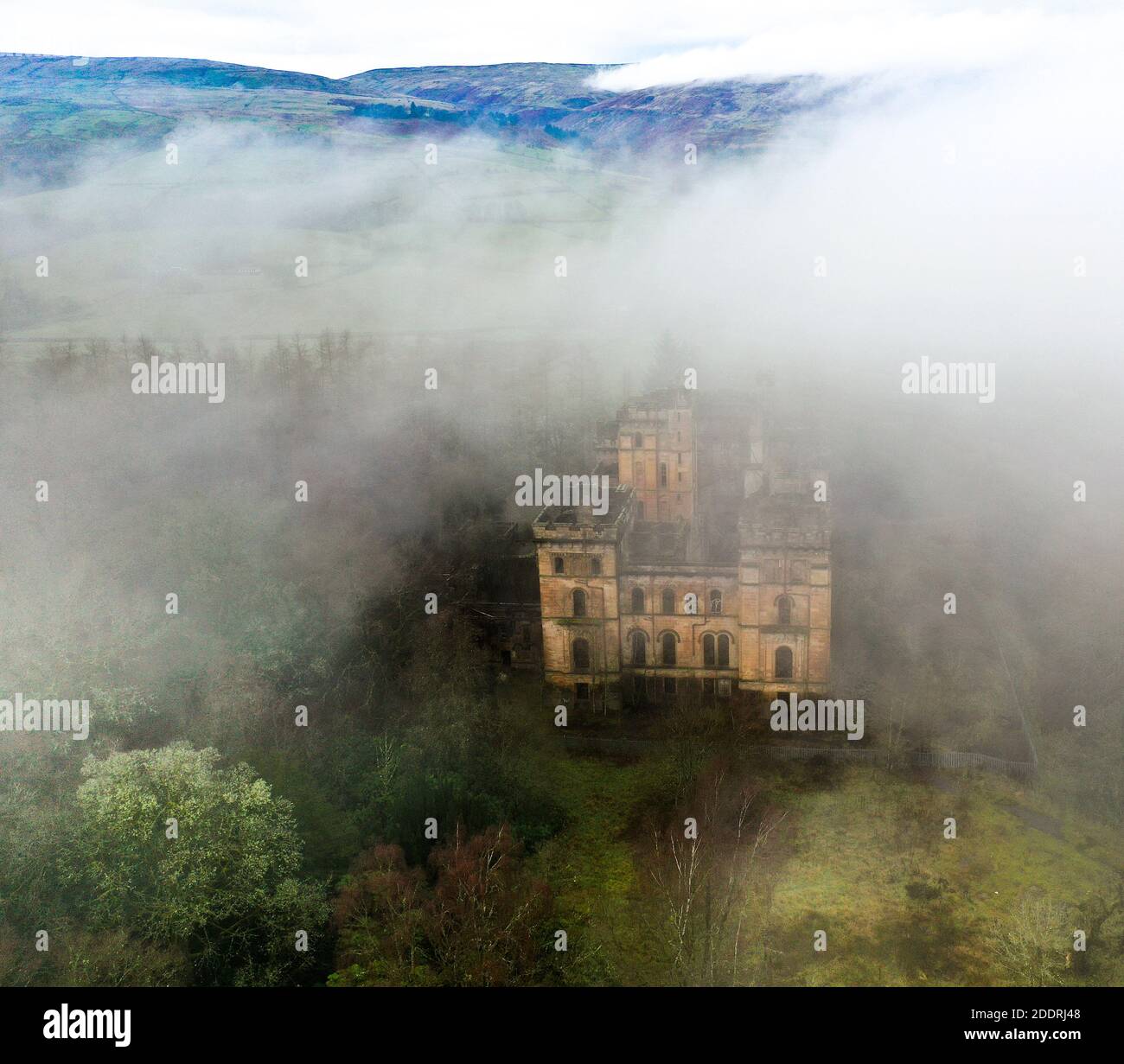 Lennoxtown, UK. 26th Nov, 2020. Low cloud and fog hung through the day ...