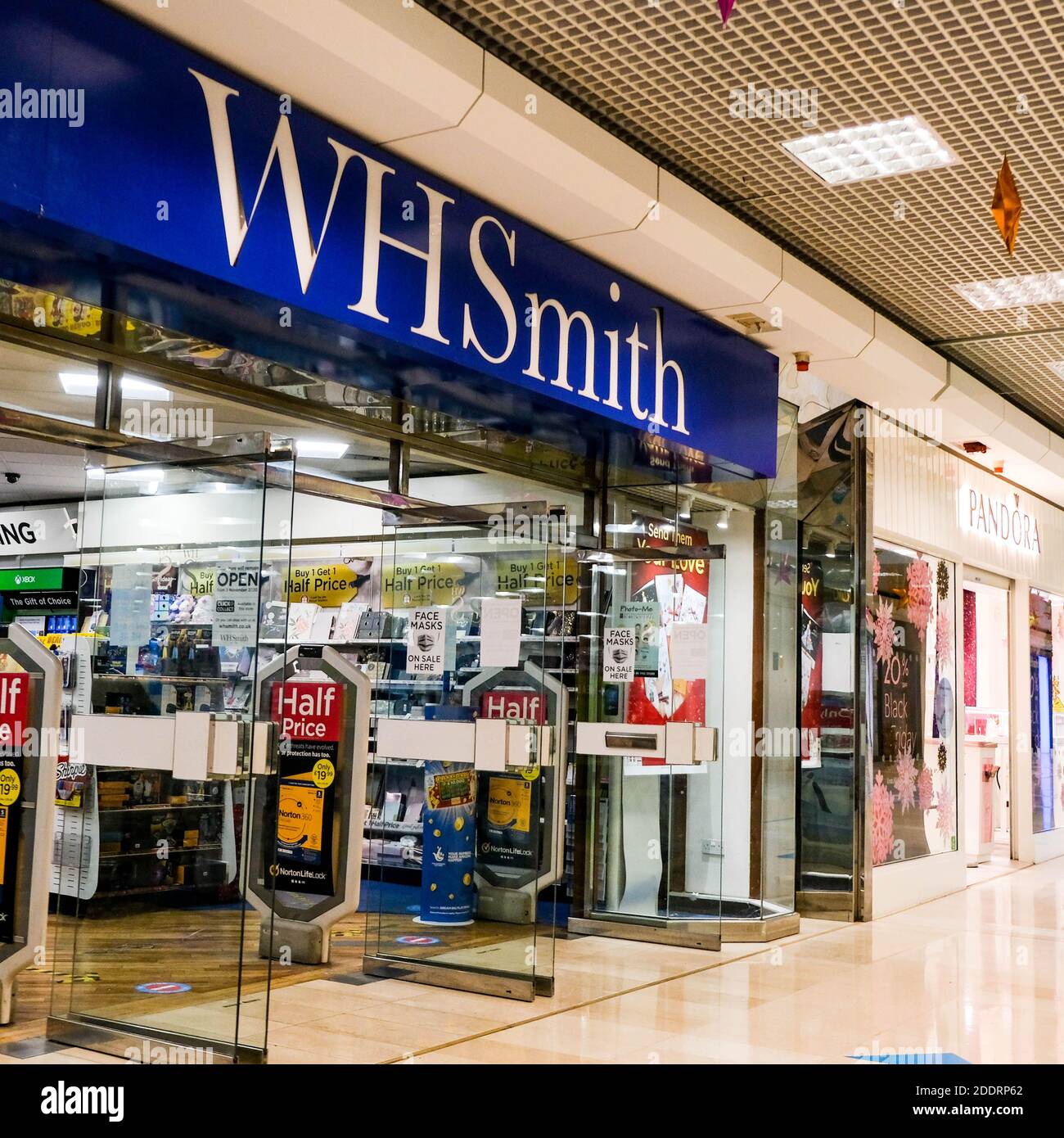 W h smith logo hi-res stock photography and images - Alamy