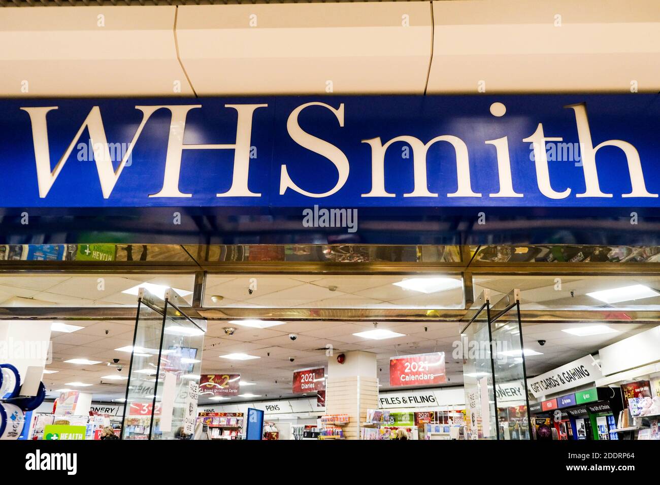 W h smith logo hi-res stock photography and images - Alamy
