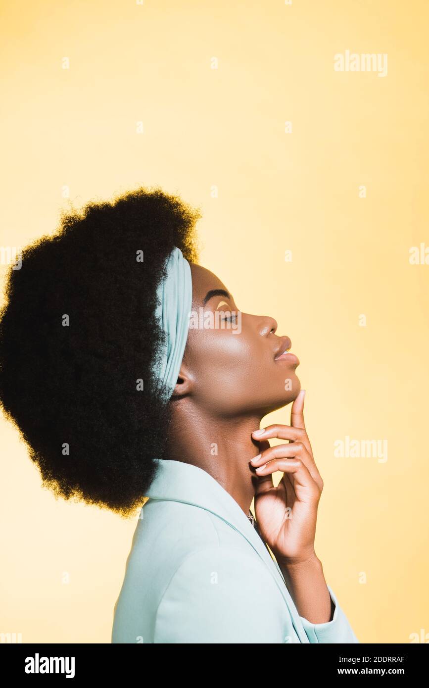 Side view young beautiful afro hi-res stock photography and images - Alamy