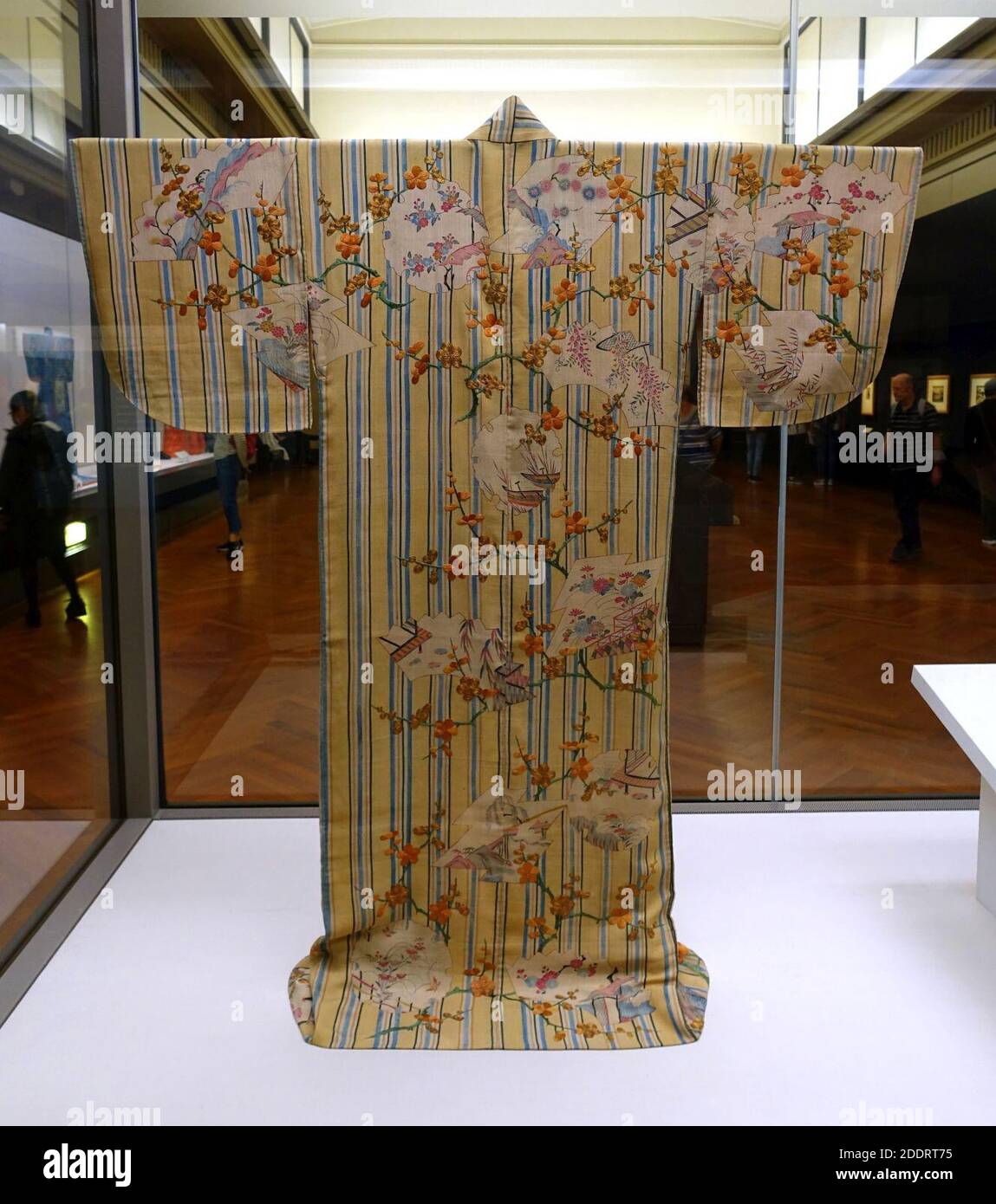 Kosode with yuzen dyeing inside fan and snowflake shapes, 2 of 2, Edo ...