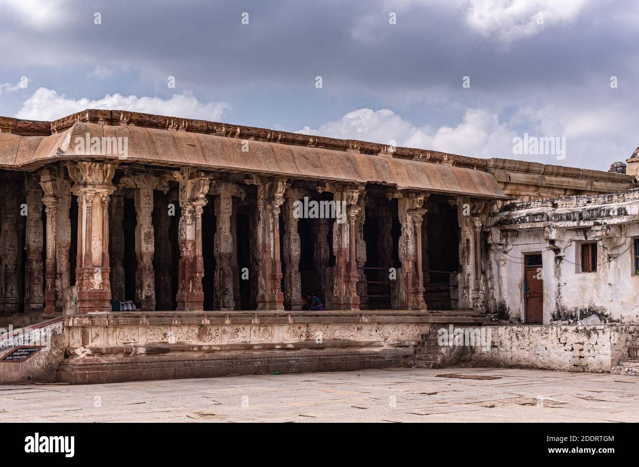 Pillared hall hampi hi-res stock photography and images - Alamy