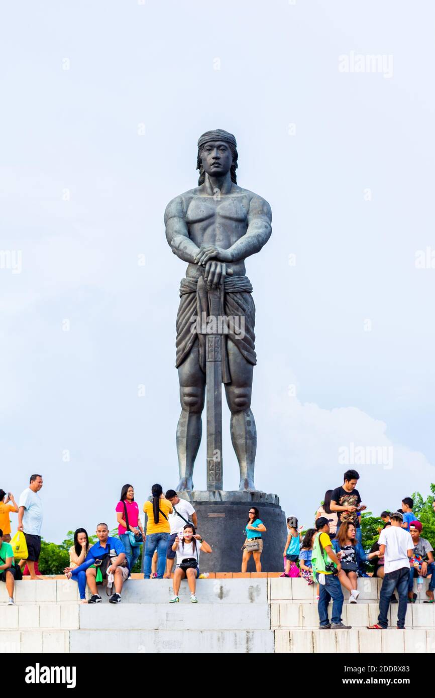 The gigantic Lapulapu statue at the Rizal Park in Manila, Philippines ...