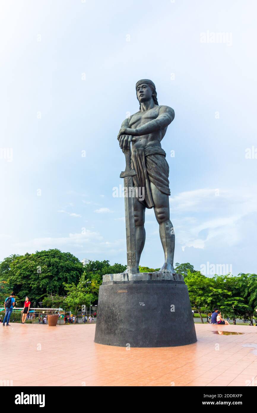 The gigantic Lapulapu statue at the Rizal Park in Manila, Philippines ...