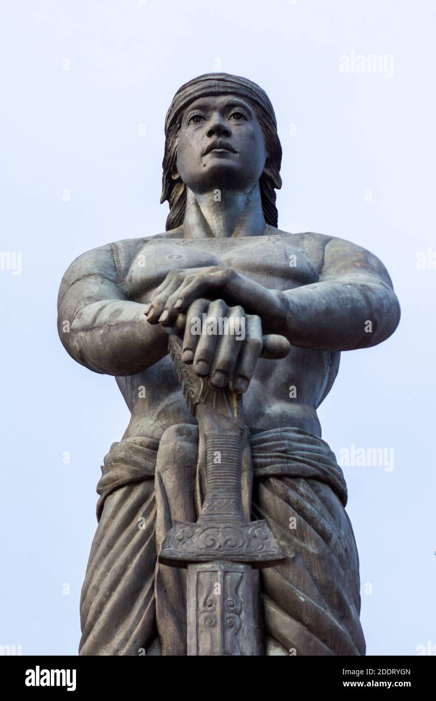 The gigantic Lapulapu statue at the Rizal Park in Manila, Philippines ...