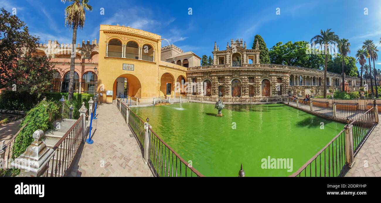 Arabic bath in seville hi-res stock photography and images - Alamy