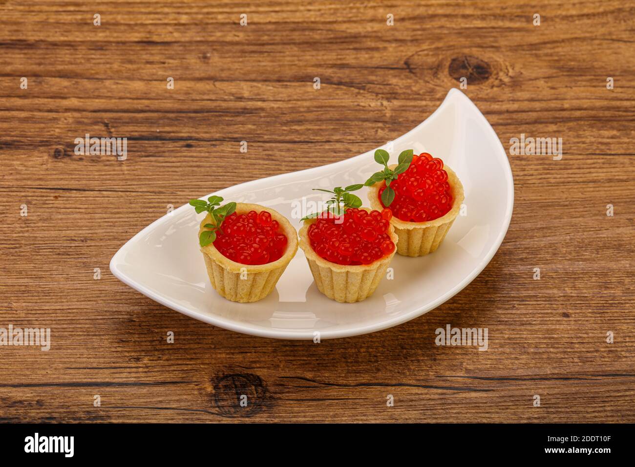 Apetizer - tartlet with red caviar snack Stock Photo - Alamy