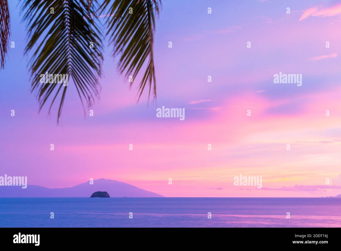 A beautiful mauve sunset at sea in Batangas, Philippines Stock Photo ...