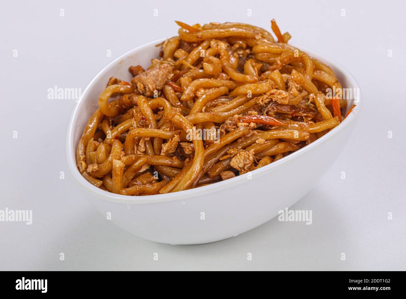 Asian Fried noodle with chicken and vegetables Stock Photo - Alamy