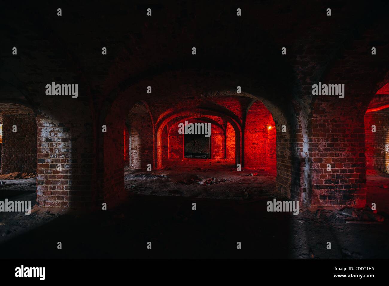 Red brick mansion spooky hi-res stock photography and images - Alamy